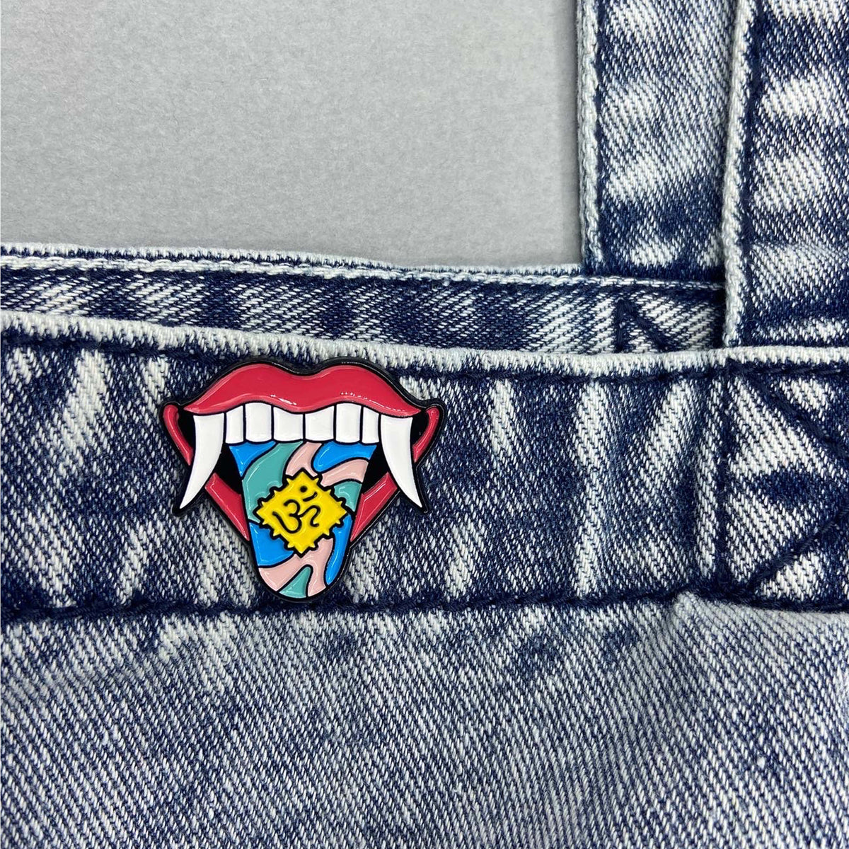 “Acid” Pin badge – inkworld.jp