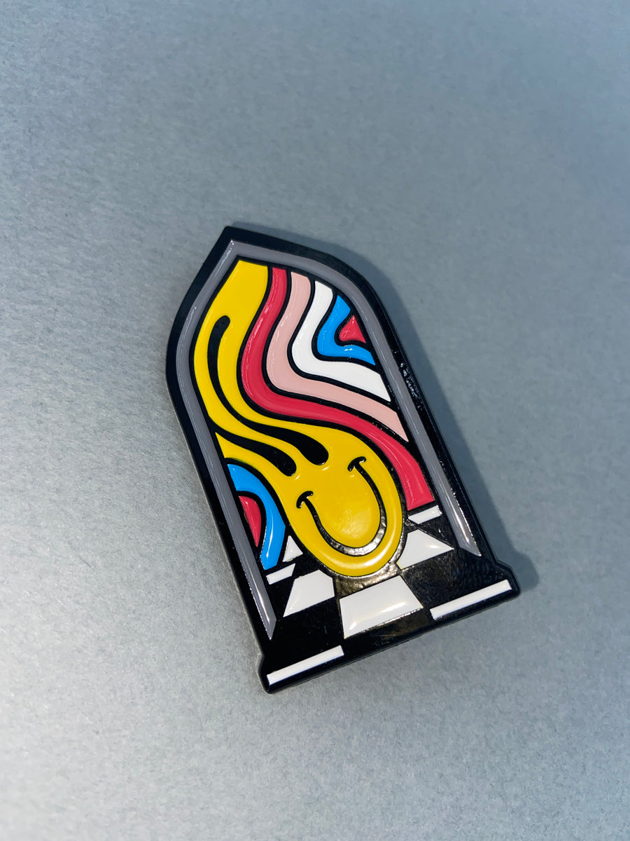 “Smile” Pin badge – inkworld.jp
